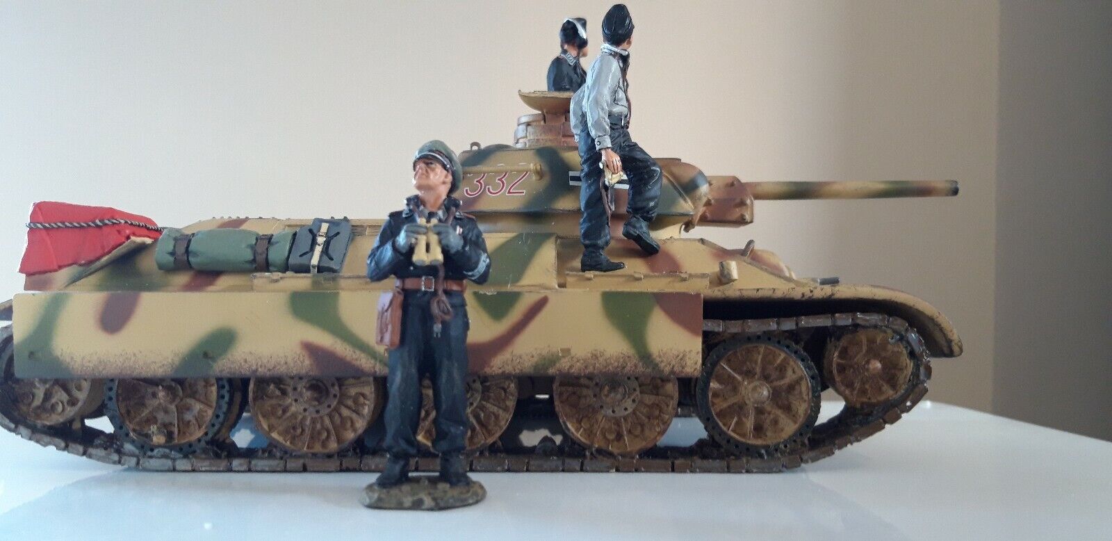 King and country ww2 d-day German captured Russian t34 tank boxed 1:32 – whiffo